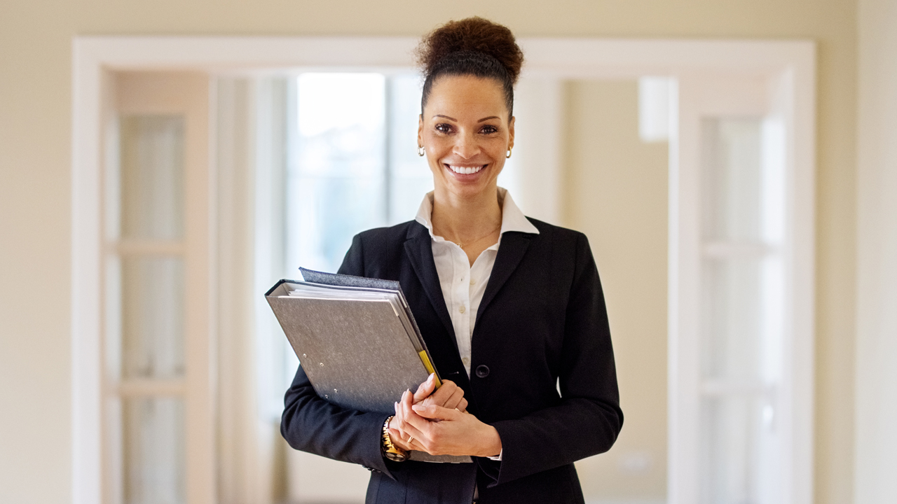 4 Essential Strategies: Be the Local Real Estate Agent Your Clients Rely On